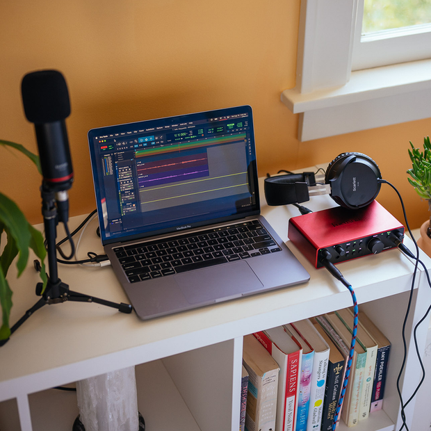 Focusrite Scarlett 2i2 4th Gen Studio Pack w/ Mic and Headphones ...
